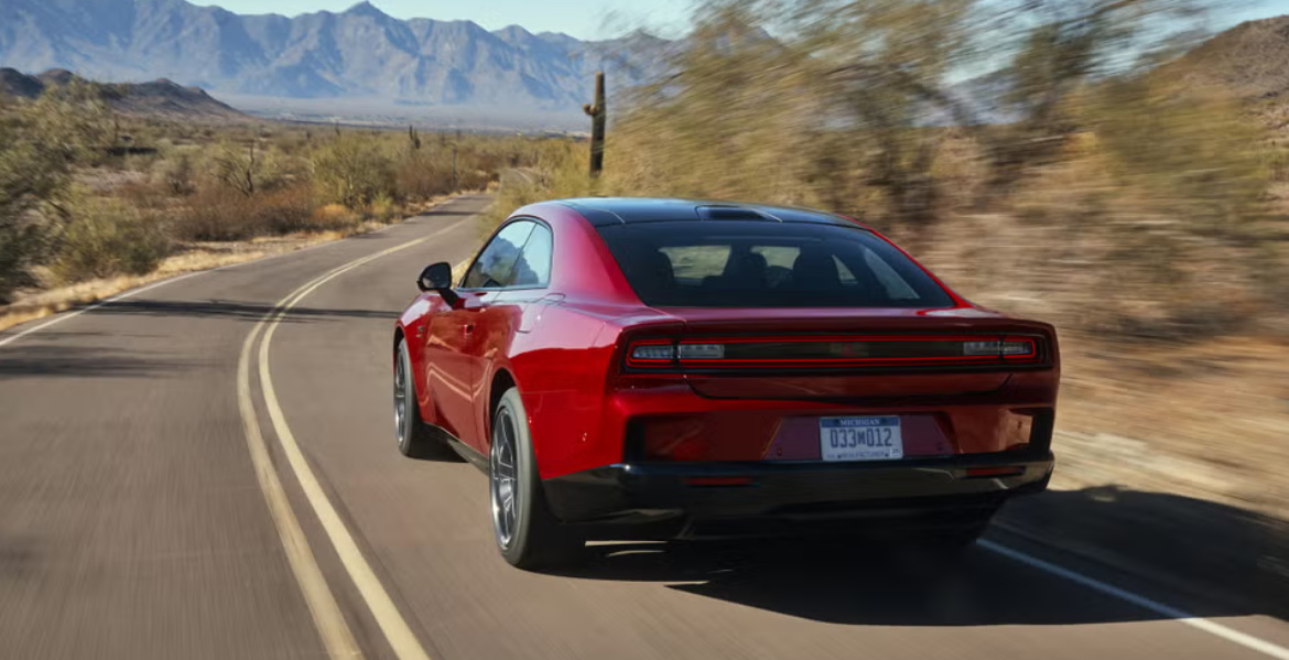 Новий Dodge Charger Daytona EV швидший за Hellcat Redeye - Центр Авто