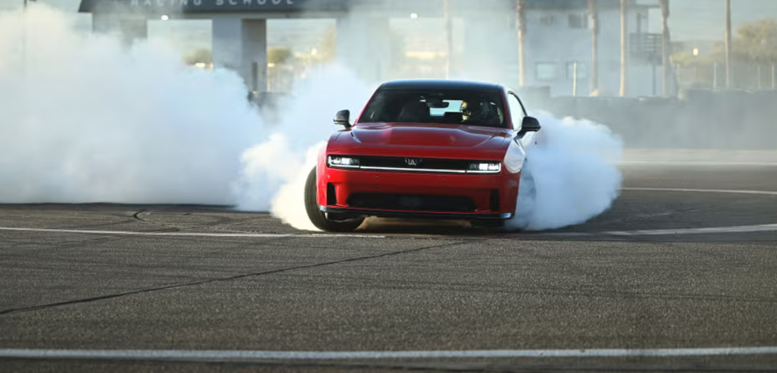 Новый Dodge Charger Daytona EV быстрее, чем Hellcat Redeye - Центр Авто